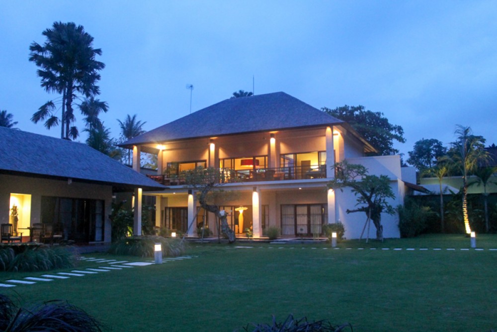 Amazing traditional villa with spacious land for sale in Pererenan ...